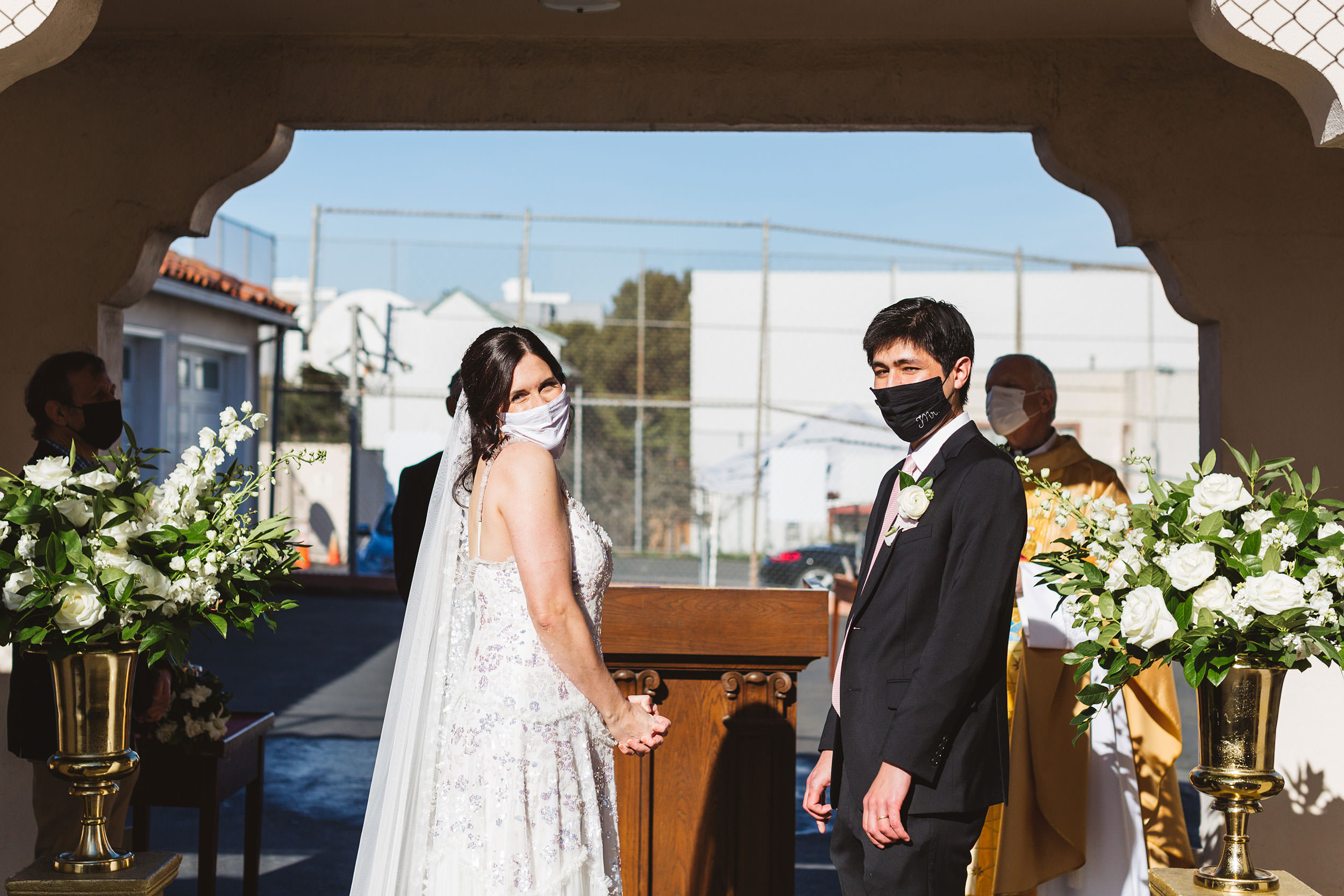 COVID weddings: how a wedding photographer deals with pandemic weddings